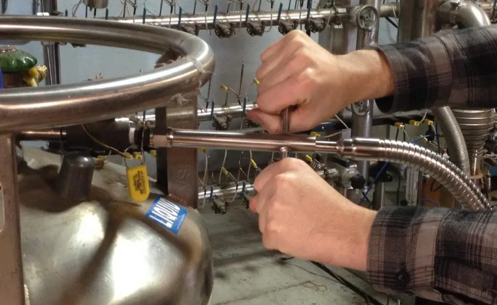 Connect Cryogenic Hose without a Wrench